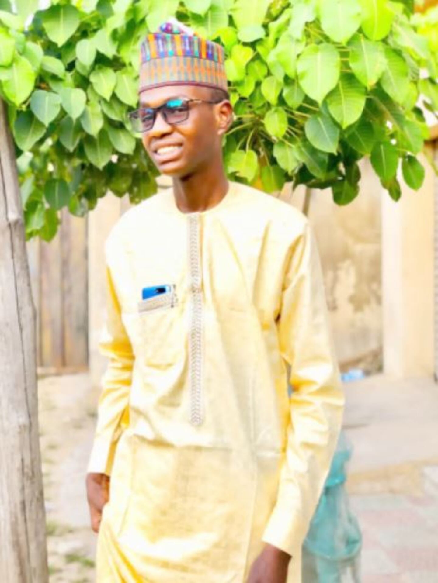 Tiene 17 años y construyó un robot con restos de basura: la historia del nigeriano Isah Auwal ...