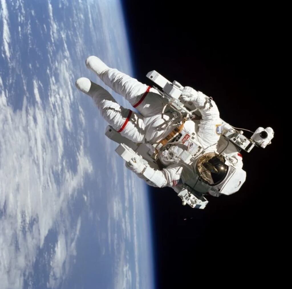 Bruce McCandless II y la foto más espectacular de la historia de los ...