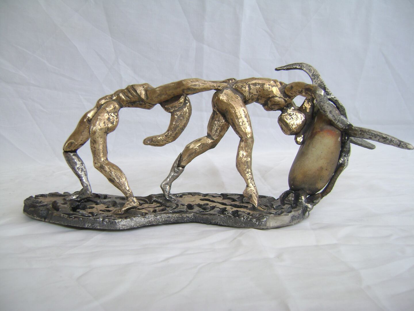 Ruben Frías, escultor: “El hierro es un mineral noble y poderoso que ...