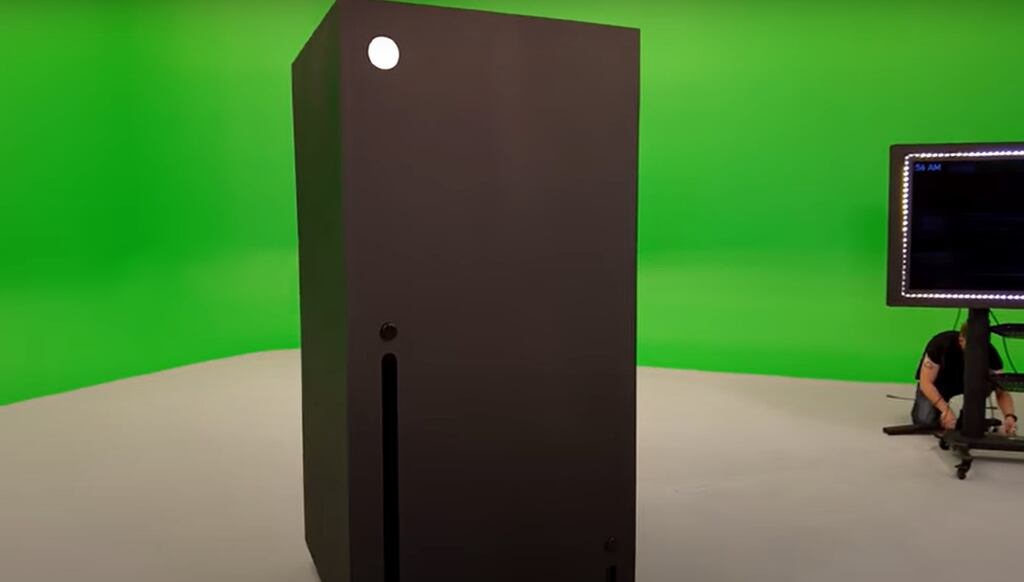 Desarrollan la Xbox Series X más grande del mundo: mide más de dos ...