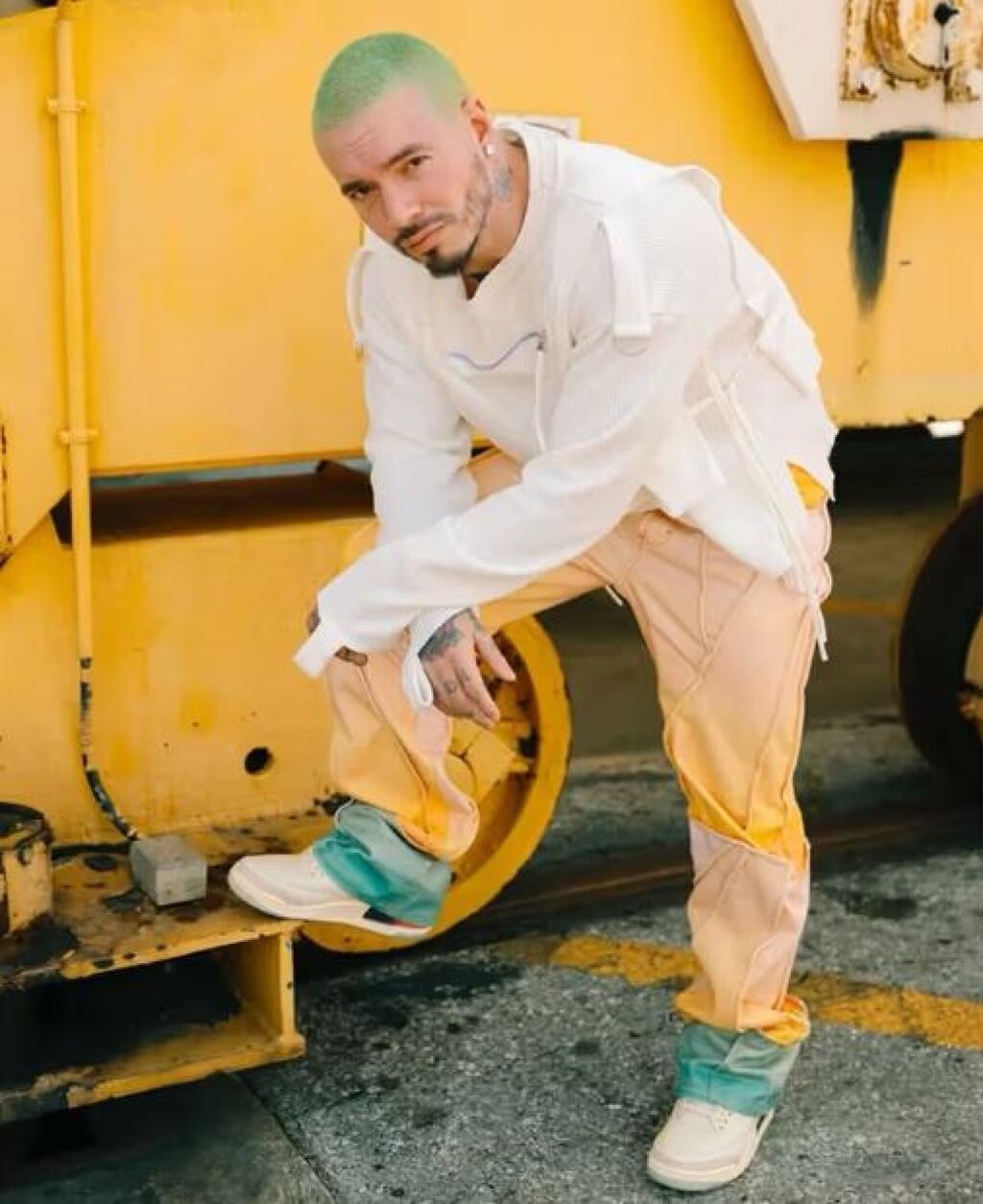 J Balvin presenta su nueva colaboración con Air Jordan, inspirada en ...