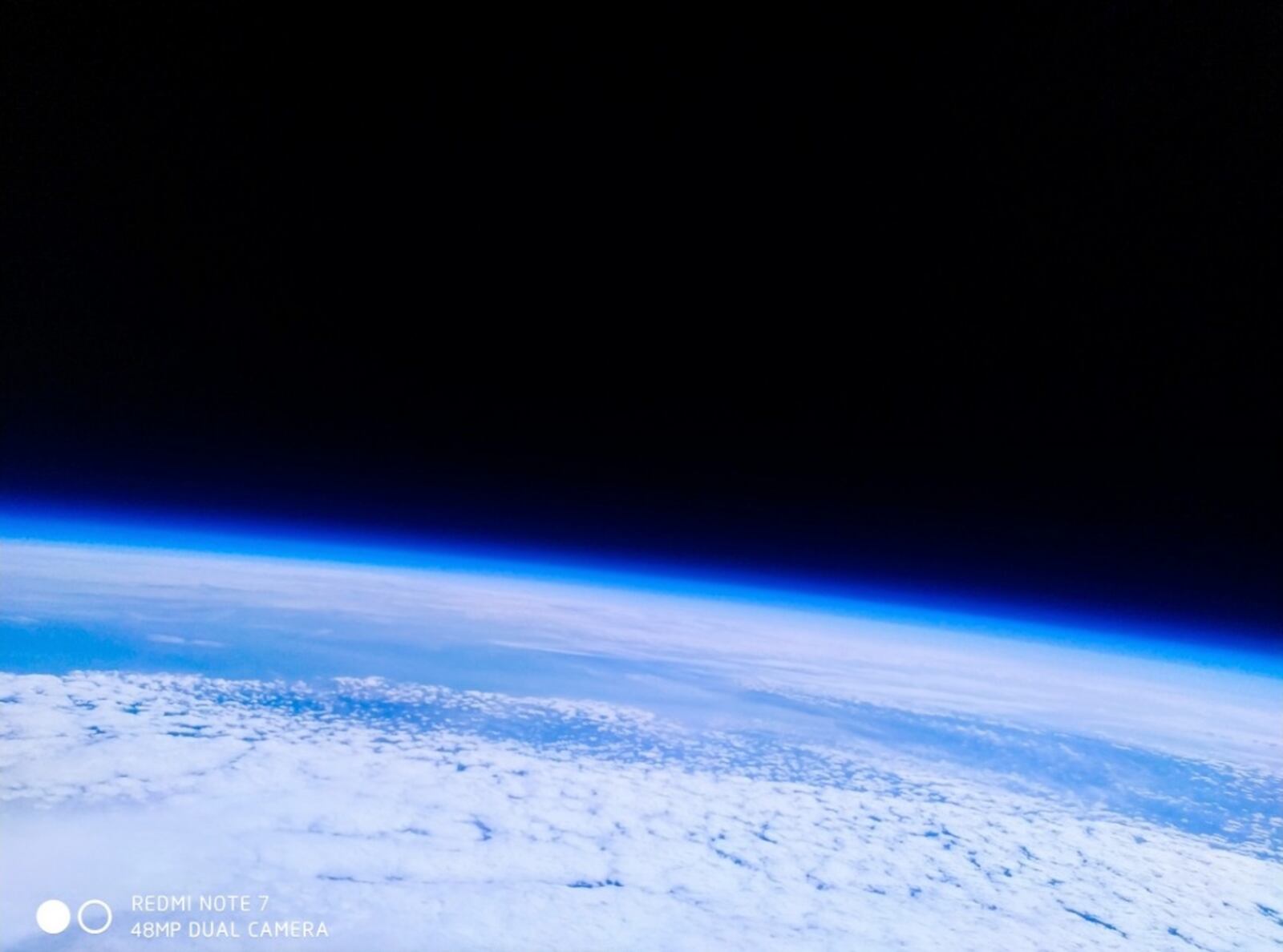 Xiaomi manda un Redmi Note 7 al espacio, saca fotos y vuelve intacto ...