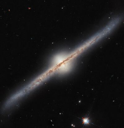 Telescopio Espacial Hubble logra esta nítida imagen de una galaxia ...